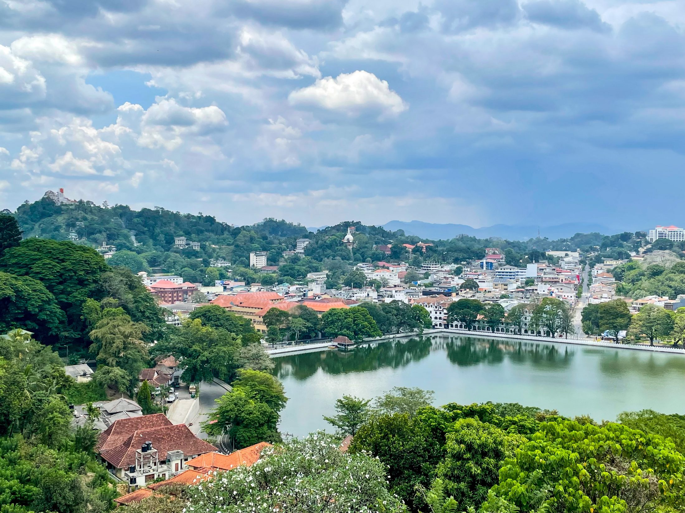 Ein Tag in Kandy | Sehenswürdigkeiten + Reisetipps - JOURNICATION
