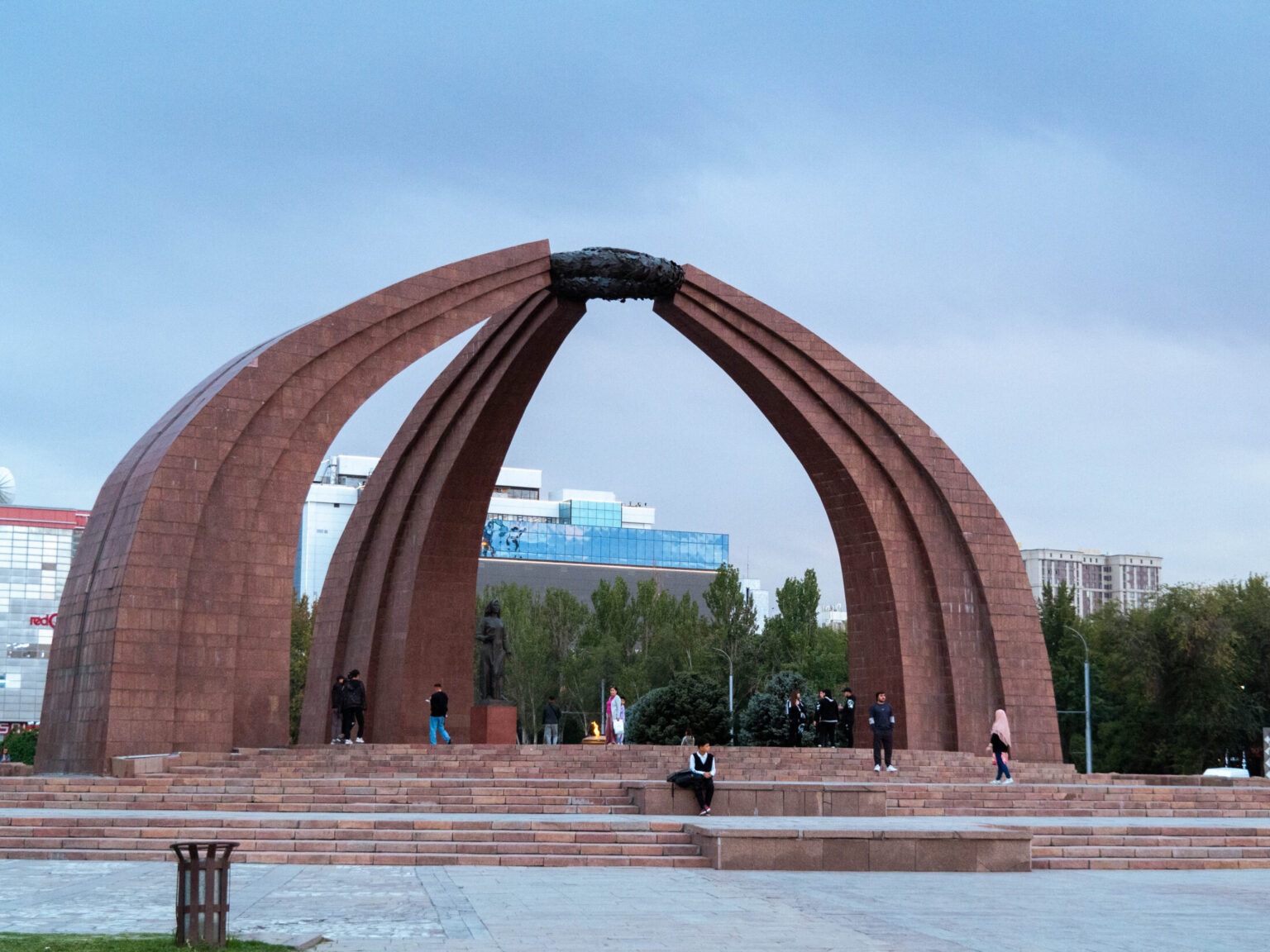 Bischkek an einem Tag: Die TOP 10 Sehenswürdigkeiten + Tipps - JOURNICATION