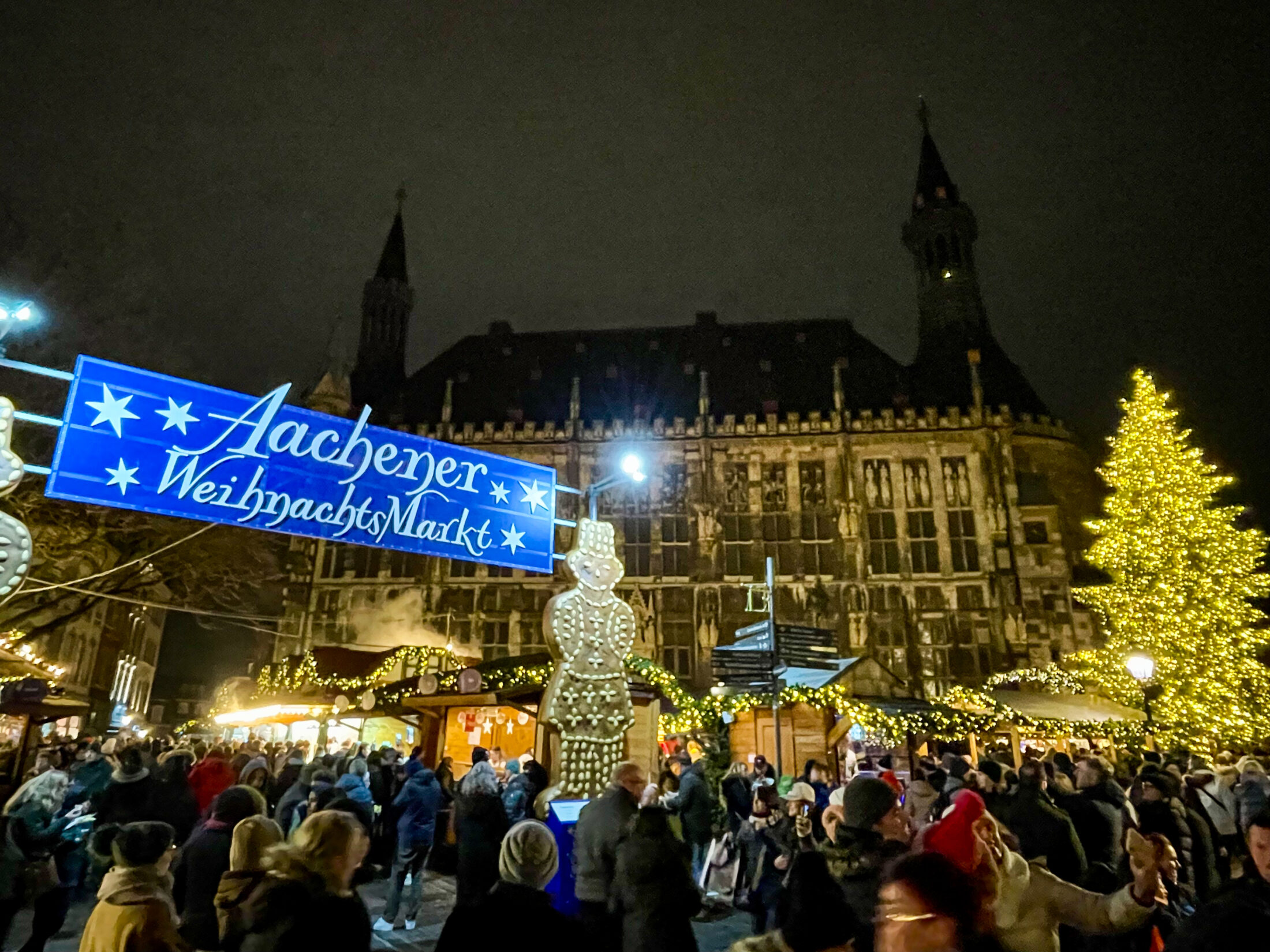 Sehenswürdigkeiten in Aachen im Winter | Weihnachtsmarkt & mehr ...